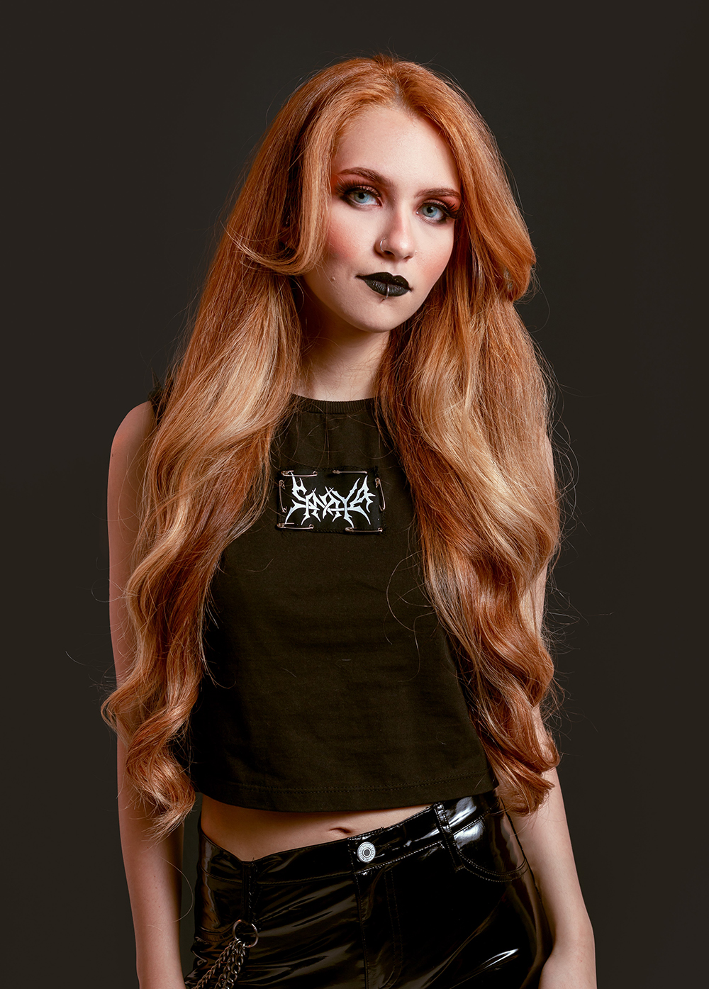 Sinaya: Assista agora o playthrough de “Afterlife” da baixista Amanda ...